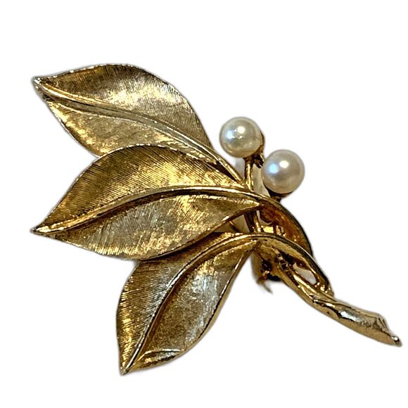 Capri | Jewelry | Vintage Signed Capri Leaf Brooch Gold Tone Faux Pearl ...